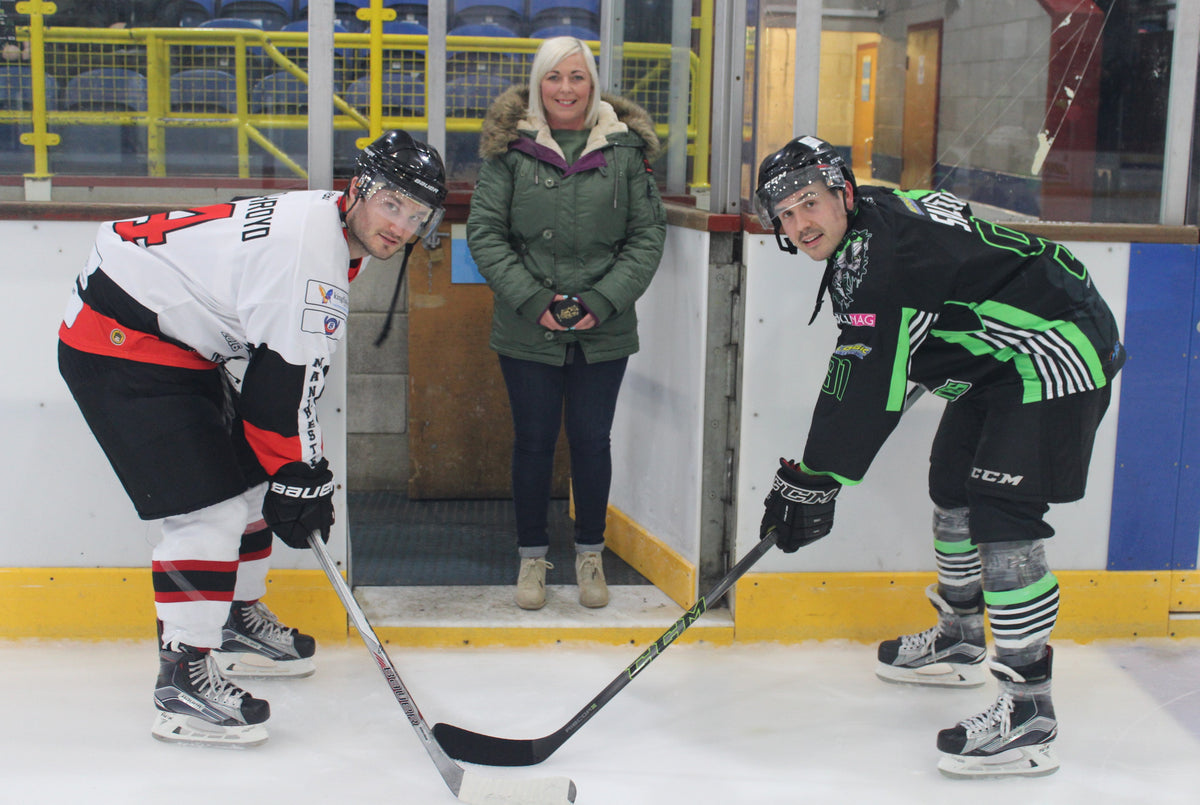 Outdoor Living Sponsor the Hull Pirates Ice Hockey