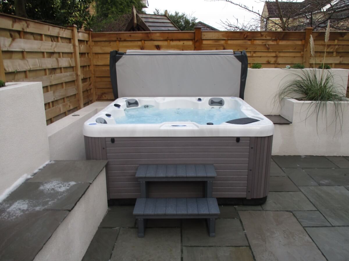 Alexandra Wilkinson & David Hudson | Hot Tub Review - Outdoor Mist ...