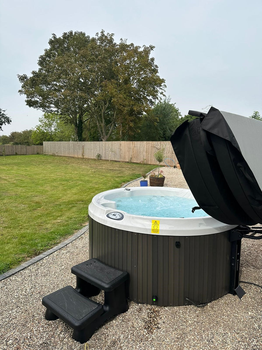 Bowman | Jacuzzi J210 Hot Tub – Outdoor Living