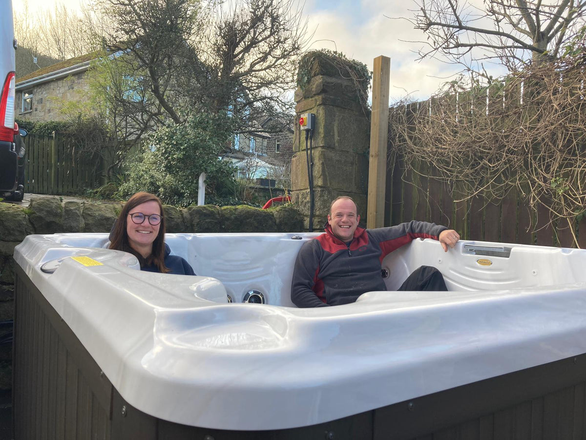 Sarah Bleasdale | Jacuzzi J235 – Outdoor Living