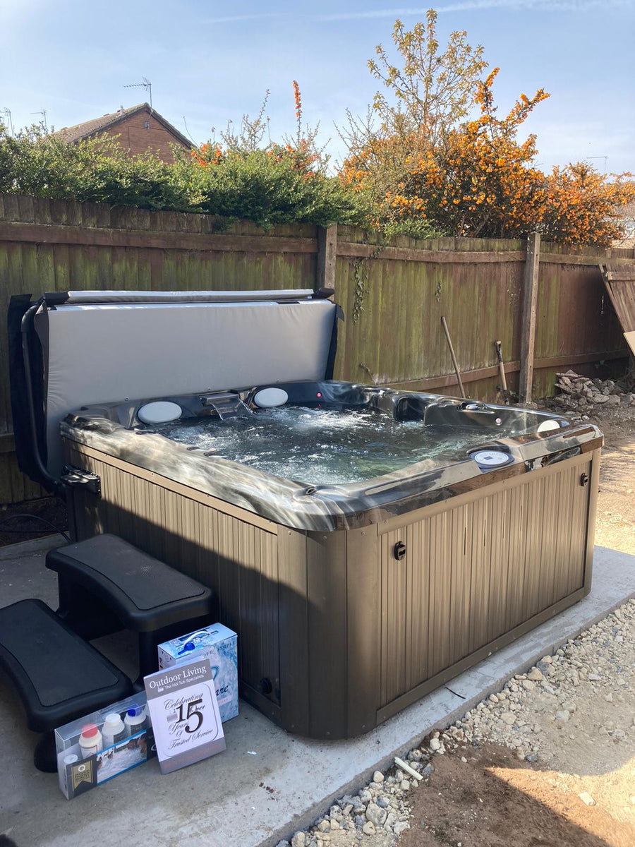 Jean Wilson | Jacuzzi J225 – Outdoor Living