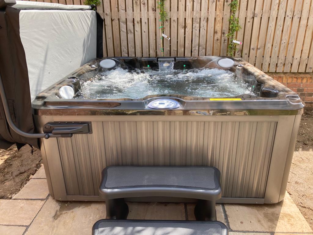 Tom | Hot Tub Review - Jacuzzi J235 – Outdoor Living