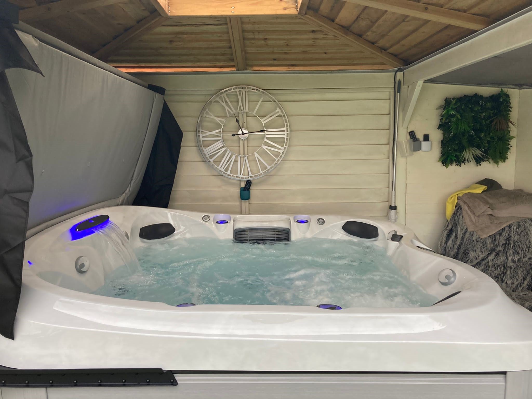 Jacuzzi J435IP Hot Tub | Outdoor Living